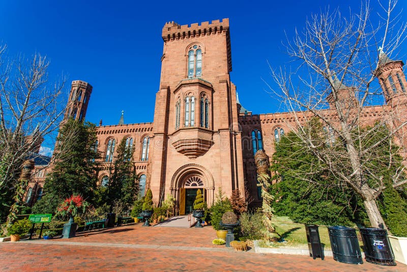 Smithsonian Institution Castle Editorial Stock Image - Image of brick ...