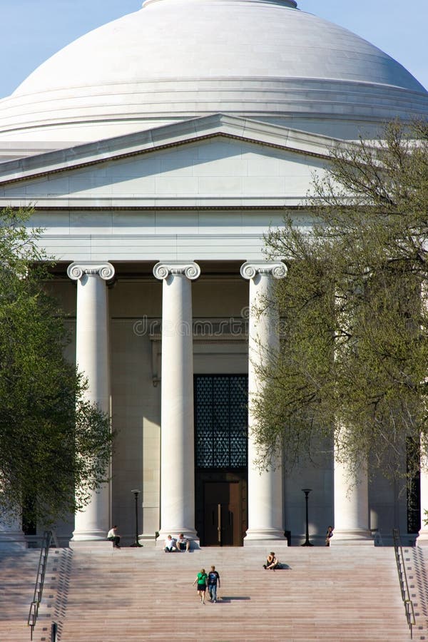 Smithsonian Museum Washington Stock Image - Image of walking, tour: 2703953
