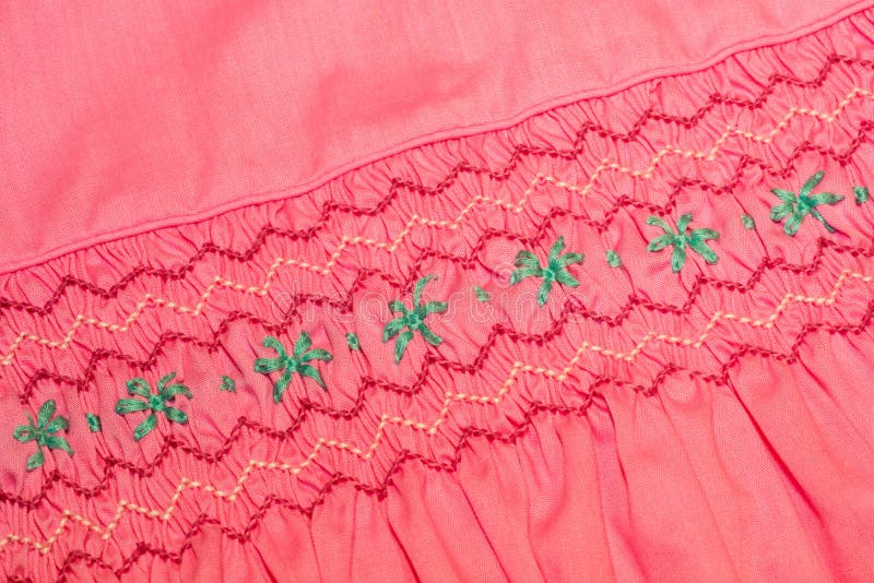 Smocking 库存照片. 图片 包括有 葡萄酒, 空白, 手工, 婴孩, 绿色, 粉红色, 颜色, 水平 - 32076080