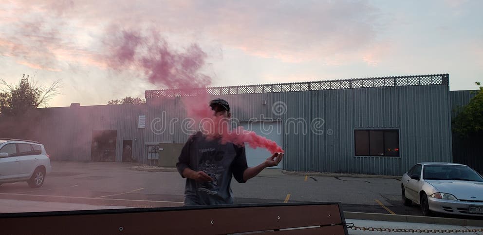 Smoke bomb editorial photography. Image of slow, experiment - 120928407