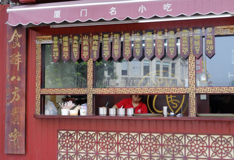 Snack Bar Tradicional En La Ciudad Amoy, China Fotografía editorial ...