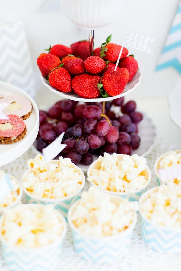 1,440,178 Dessert Table Photos - Free & Royalty-Free Stock Photos from ...