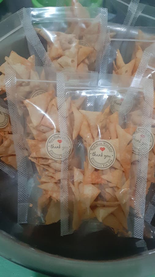 Snacks Made from Spring Roll Skins are Delicious and Tasty for Everyone ...