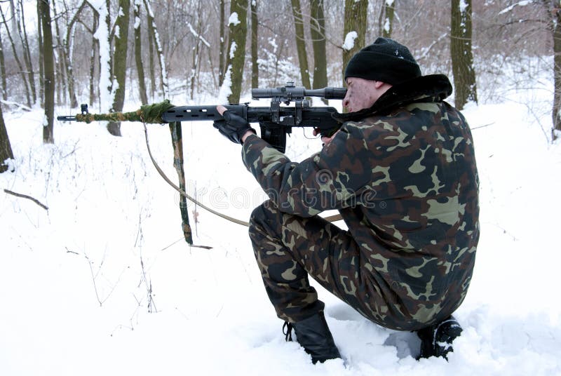 Snajper obraz stock. Obraz złożonej z odzież, rewolwerowiec - 18495349