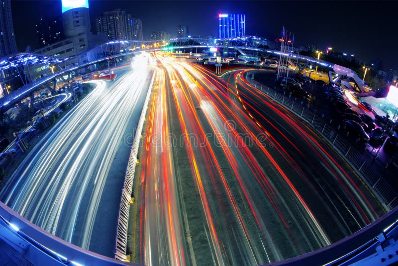 Snel Bewegende Auto's Bij Nacht Stock Afbeelding - Image of vaag, auto ...