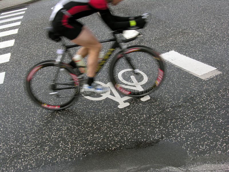 Snelle fietser stock afbeelding. Image of fietser, zetel - 7715793