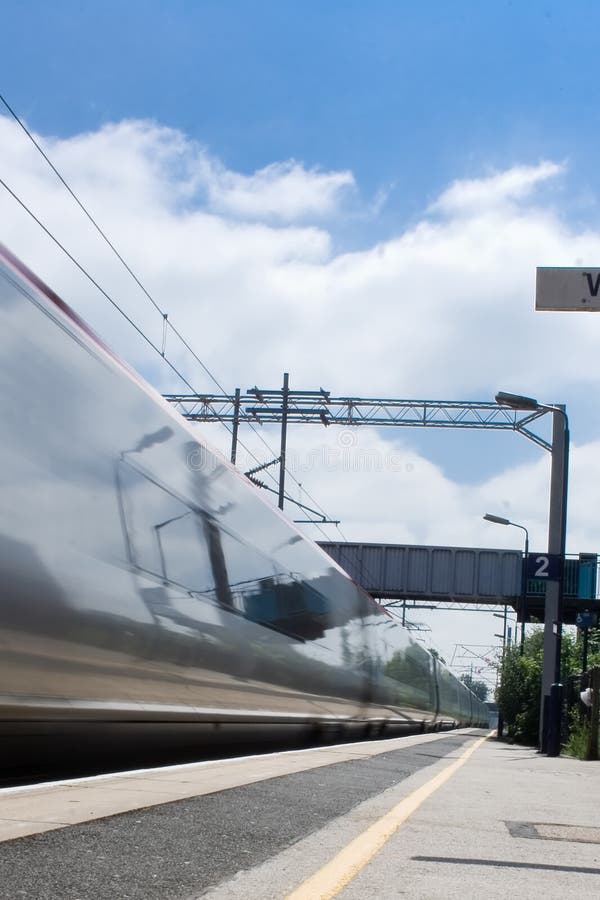 Moderne Elektrische Sneltrein Stock Afbeelding - Image of nieuw, lading ...