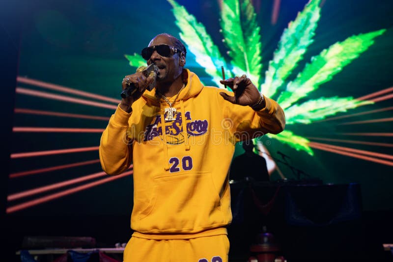 Snoop Dogg Performing Live at the Fillmore of Detroit on 1-26-2020 ...