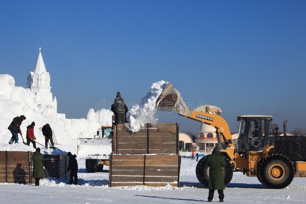 Snow Carving editorial photography. Image of artist, cold - 22612142