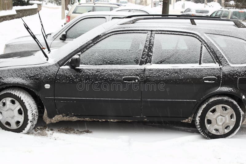 Snow Covered Cars in Winter Stock Photo - Image of cover, outside: 28925562