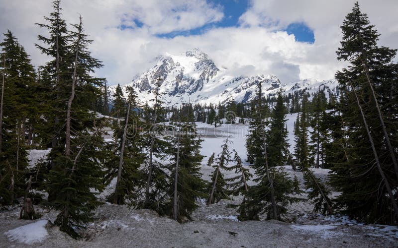 Snow Covered Mountains, Mt. Shuksan, in Spring in Washington State ...