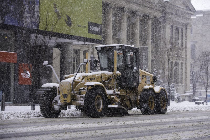 Snow day in Toronto editorial photography. Image of street - 95911992