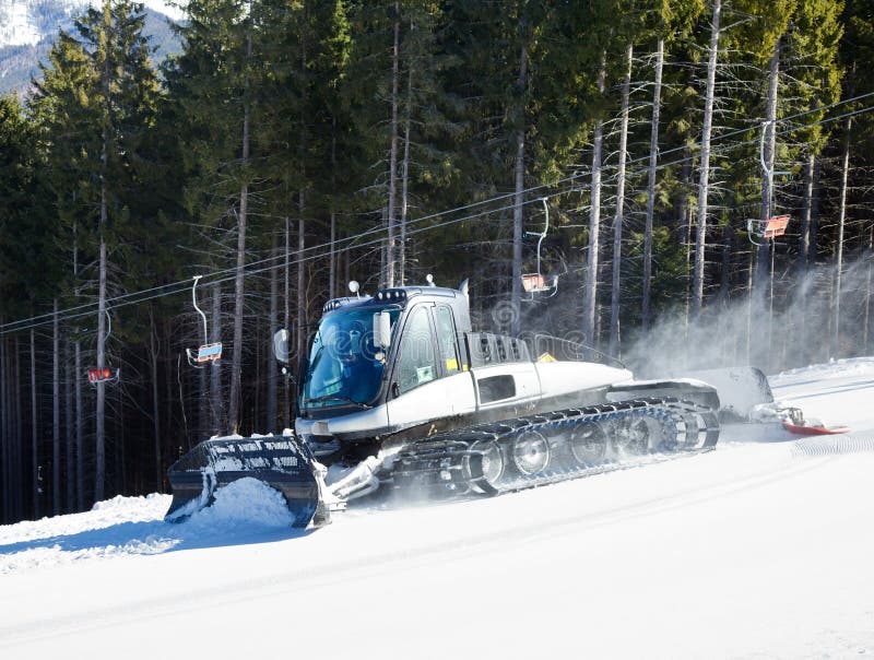 Snow grooming stock image. Image of vehicle, moving, mountain - 31966621