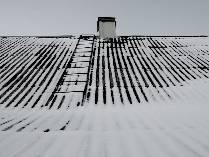 Snow on Roof. Roof Slope in Winter Stock Image - Image of hang, cloudy ...