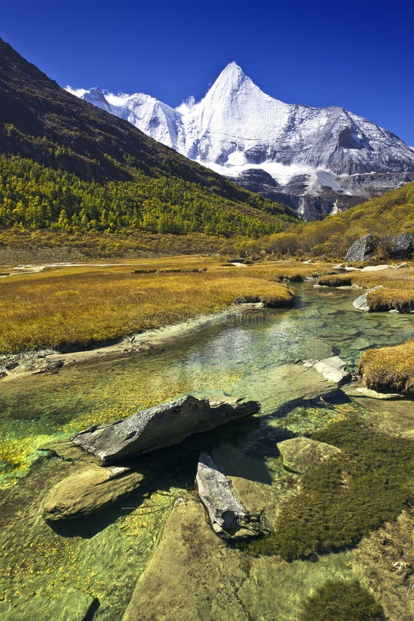 Snöberg arkivfoto. Bild av nationellt, maximum, helgedom - 24254730