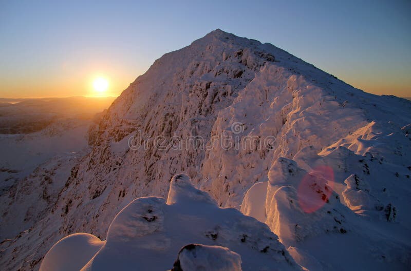 Snowdon Sunrise stock photo. Image of track, glow, snowdon - 17423356