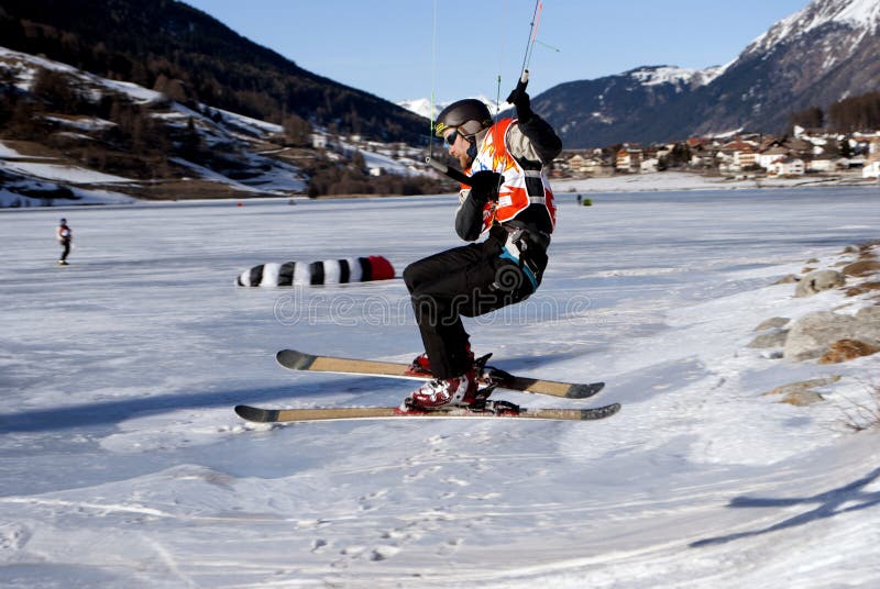 Snowkite editorial photo. Image of speed, flight, cold - 18331811