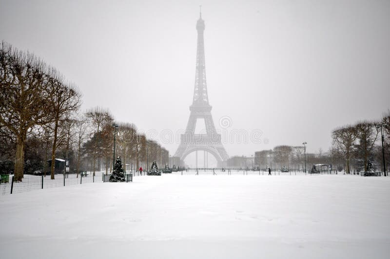 Paris, France, Winter Snow Storm Editorial Photo - Image of snowing ...
