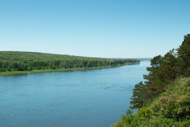 Sobre o rio Tom foto de stock. Imagem de grande, paisagem - 113487666
