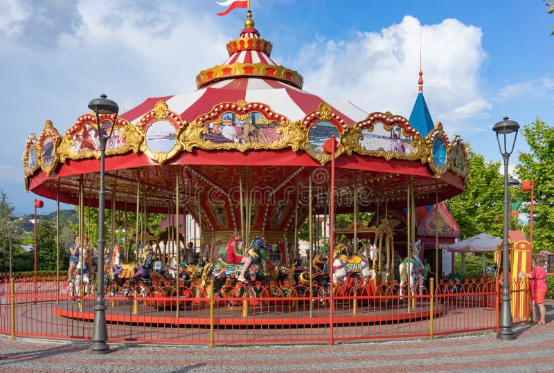 Carousel in the Amusement Park Editorial Photo - Image of entertainment ...