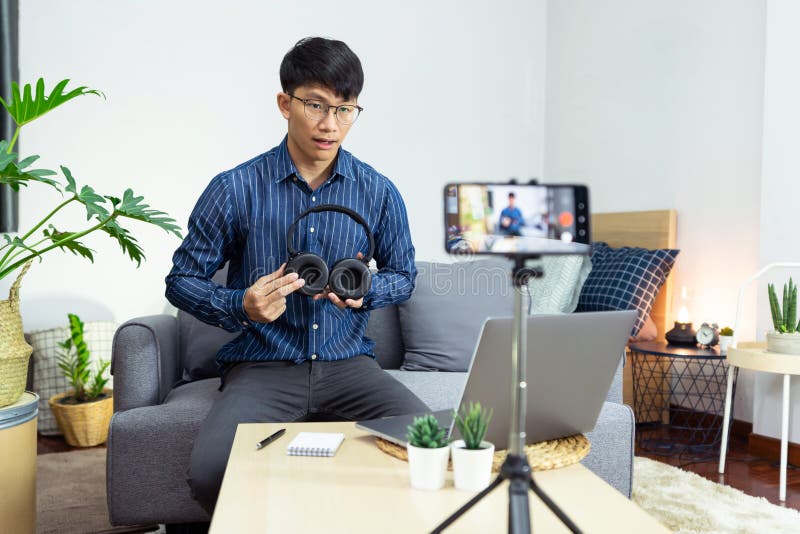 Social Media Influencer or Blogger Present and Review Recording or ... Social Media Influencer or Blogger Present and Review Recording or ...