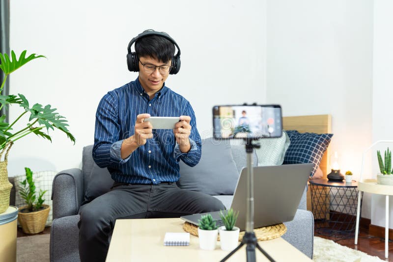 Social Media Influencer or Blogger Present and Review Recording or ... Social Media Influencer or Blogger Present and Review Recording or ...