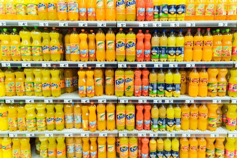 Soda Alaranjada Juice Bottles on Supermarket Stand Foto de Stock ... Soda Alaranjada Juice Bottles on Supermarket Stand Foto de Stock ...