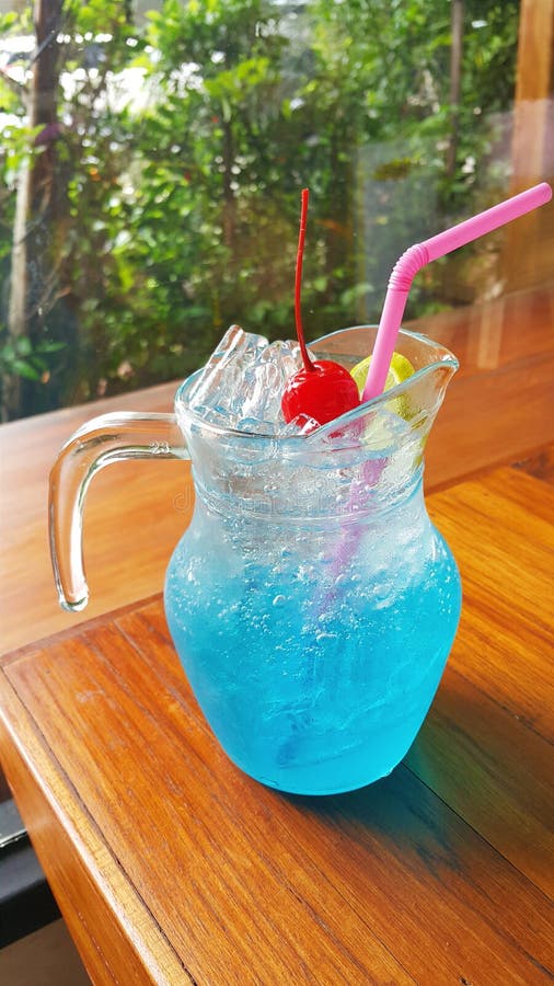 166 Soda Italiana Azul Fotos - Libres de Derechos y Gratuitas de Dreamstime