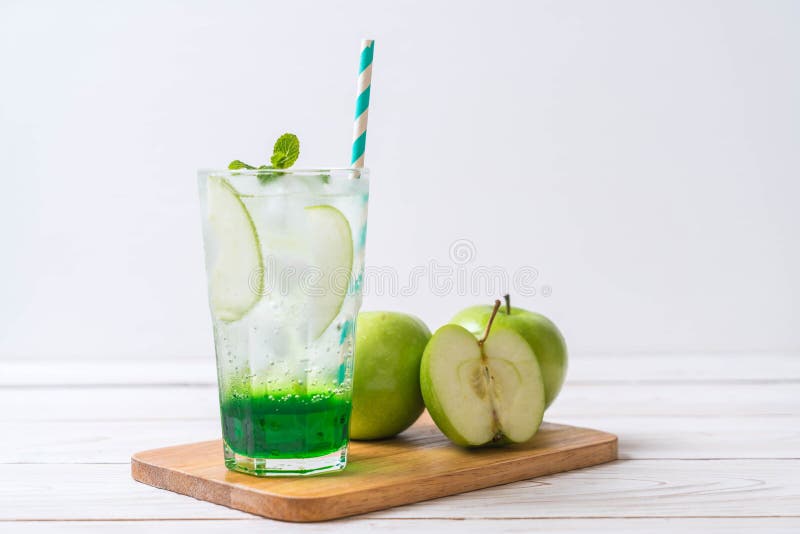 Soda verde da maçã imagem de stock. Imagem de fruta - 123094171