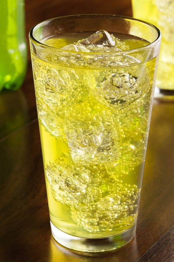 Soda Verde De La Bebida De La Energía Foto de archivo - Imagen de ...