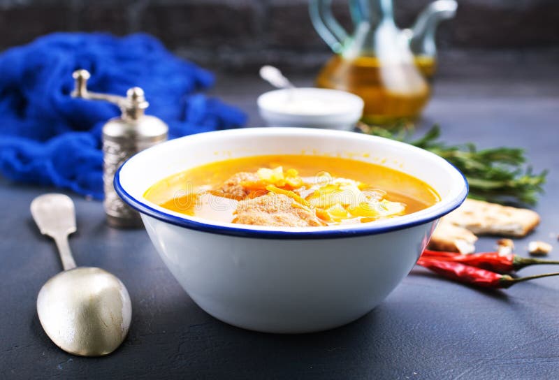 Soep in kom stock foto. Image of schotel, maaltijd, bouillon - 146017346