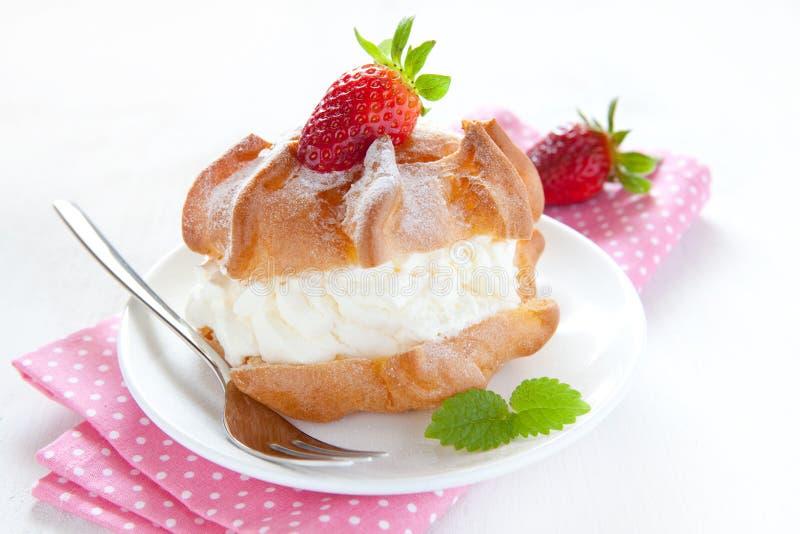 Soffio crema fresco fotografia stock. Immagine di dolce - 19324644