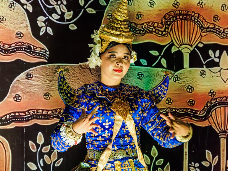 Cambodian Traditional Dance Performance 7 - Siem Reap, Cambodia ...