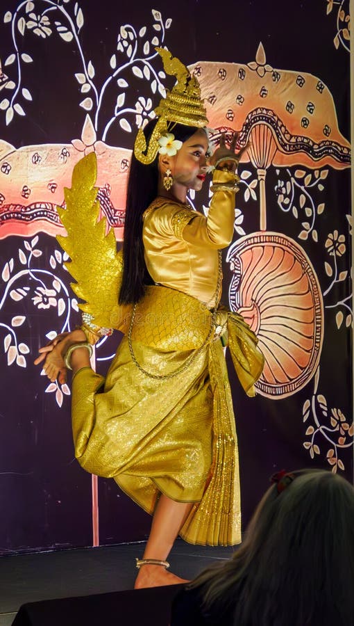 Cambodian Traditional Dance Performance 4 - Siem Reap, Cambodia ...