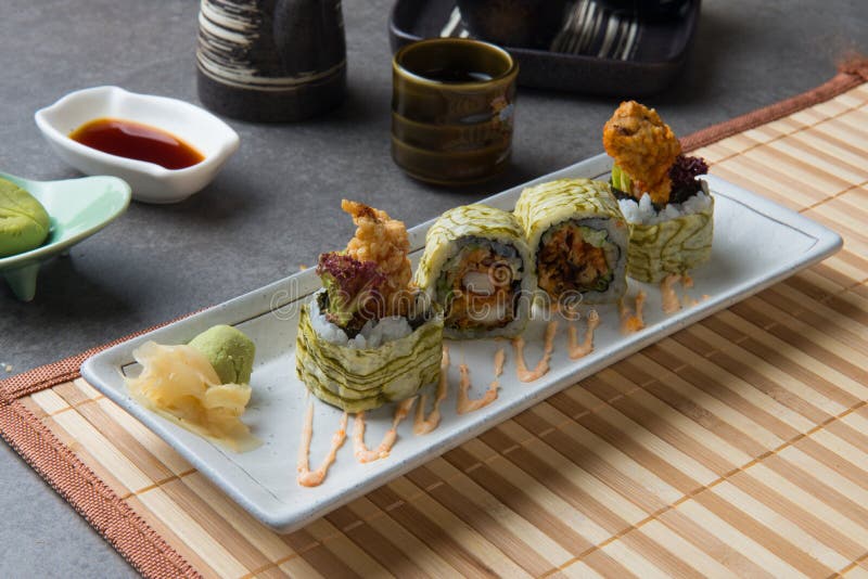 Soft shell crab roll sushi stock image. Image of refreshment - 118842087