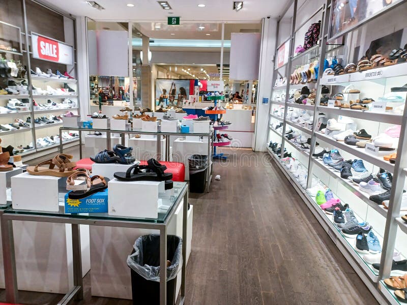 SoftMoc Shoe Store Interior Editorial Photo - Image of bright, softmoc ...