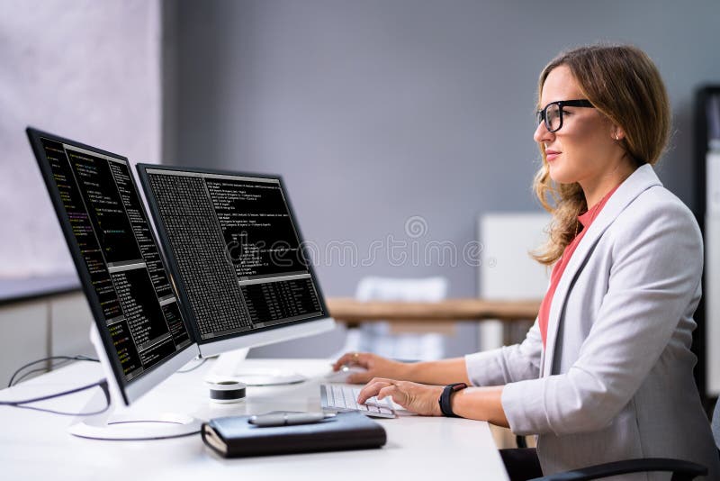 Software De Codificación De Mujer Programadora Desarrolladora Imagen de ...