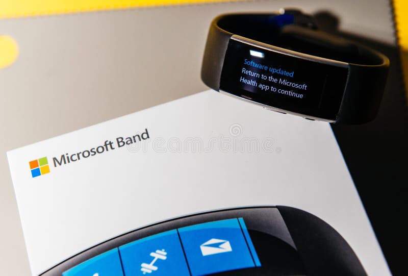 Software Updated Mesage on the New Microsoft Watch Band 2 Editorial ...