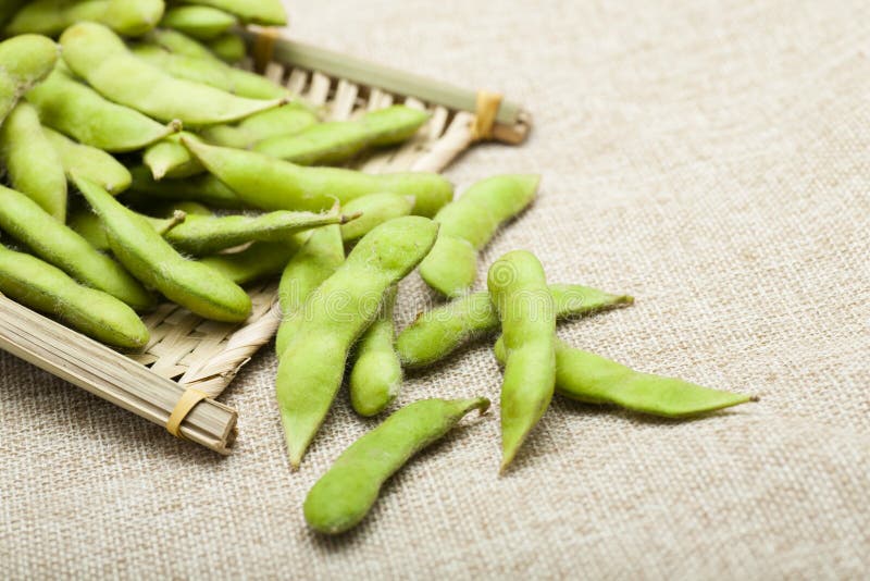 Soja vert image stock. Image du légumineuse, japonais - 26996853