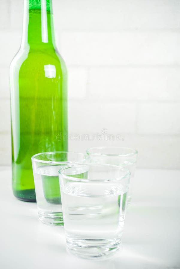 Soju Coreano Tradicional De La Bebida Imagen de archivo - Imagen de ...