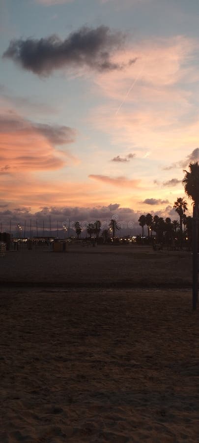 Sol Atardecer Playa Bonito Arena Nubes Stock Photo - Image of atardecer ...