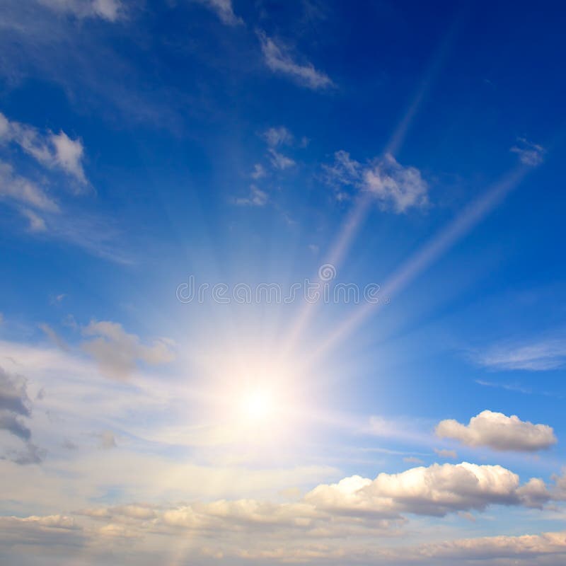 Sol Cielo Azul Y Hermosas Nubes Imagen de archivo - Imagen de exterior ...