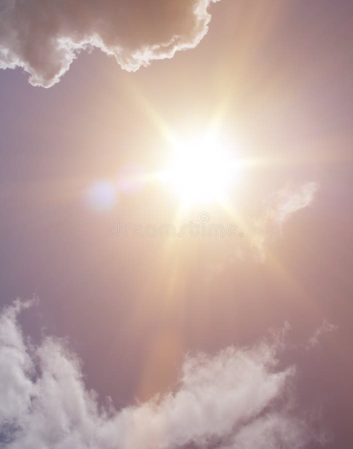 Sol mellan moln arkivfoto. Bild av ovanf - 100166028