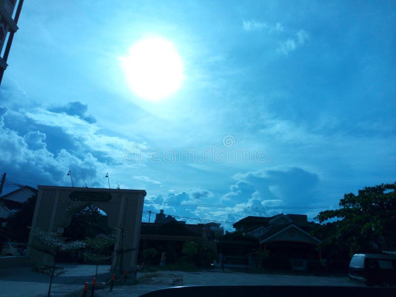 Sol quente da tarde imagem de stock. Imagem de tarde - 150775561