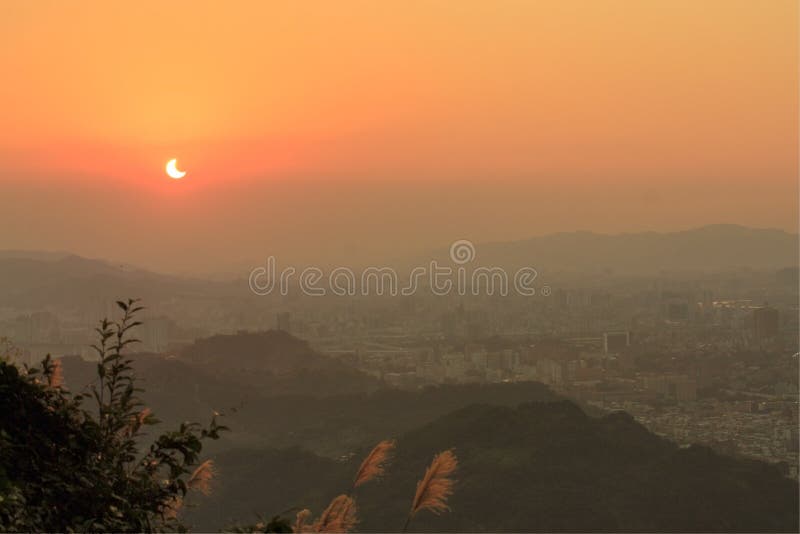 Solar eclipse stock image. Image of skyline, scene, dusk - 12865485