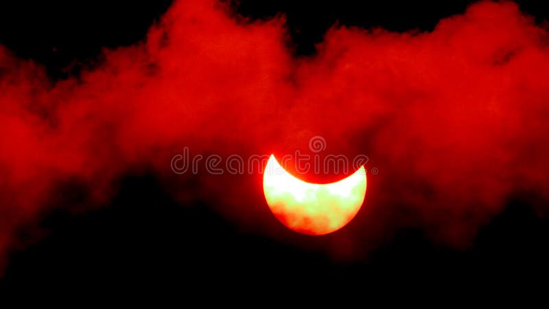 Solar eclipse stock image. Image of moon, crescent, lunar - 51665987