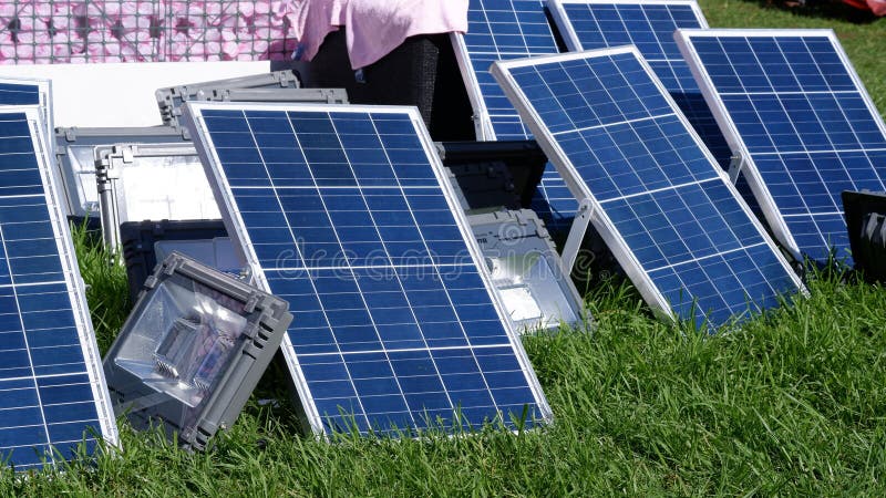 Solar Panel Lamp that Converts Sunlight into Electricity Using ...