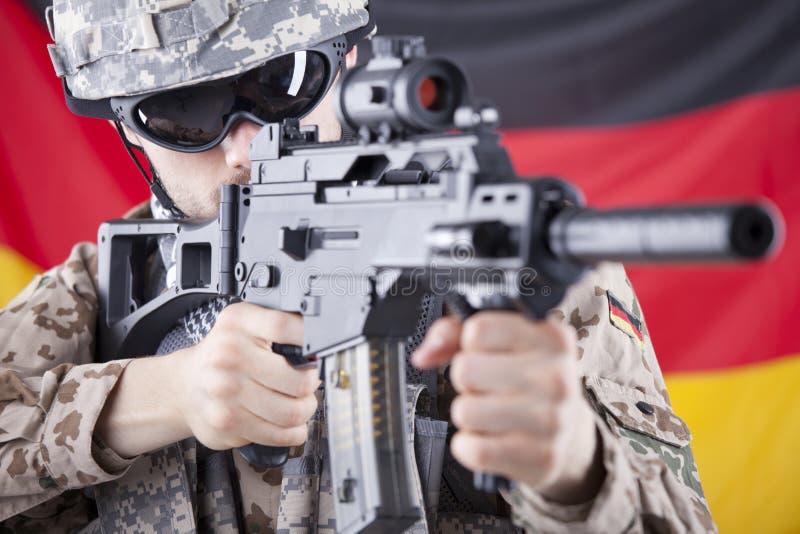 Soldado alemán foto de archivo. Imagen de asalto, apuntar - 25025006