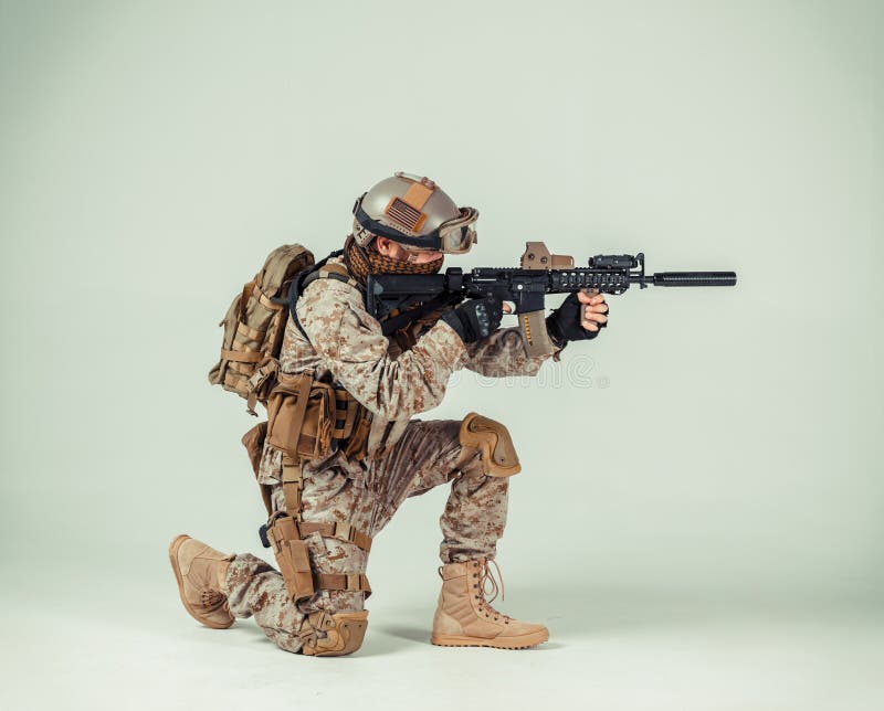 Apontar Americano Do Soldado Do Combate Foto de Stock - Imagem de ...