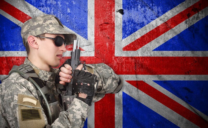 Soldado con el arma foto de archivo. Imagen de fuerza - 53022786